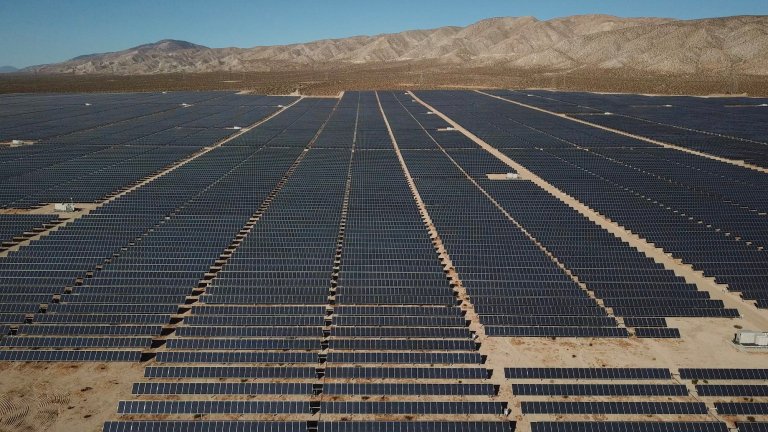 The Ivanpah Solar Project is an Engineering Solar Power Giant in the ...